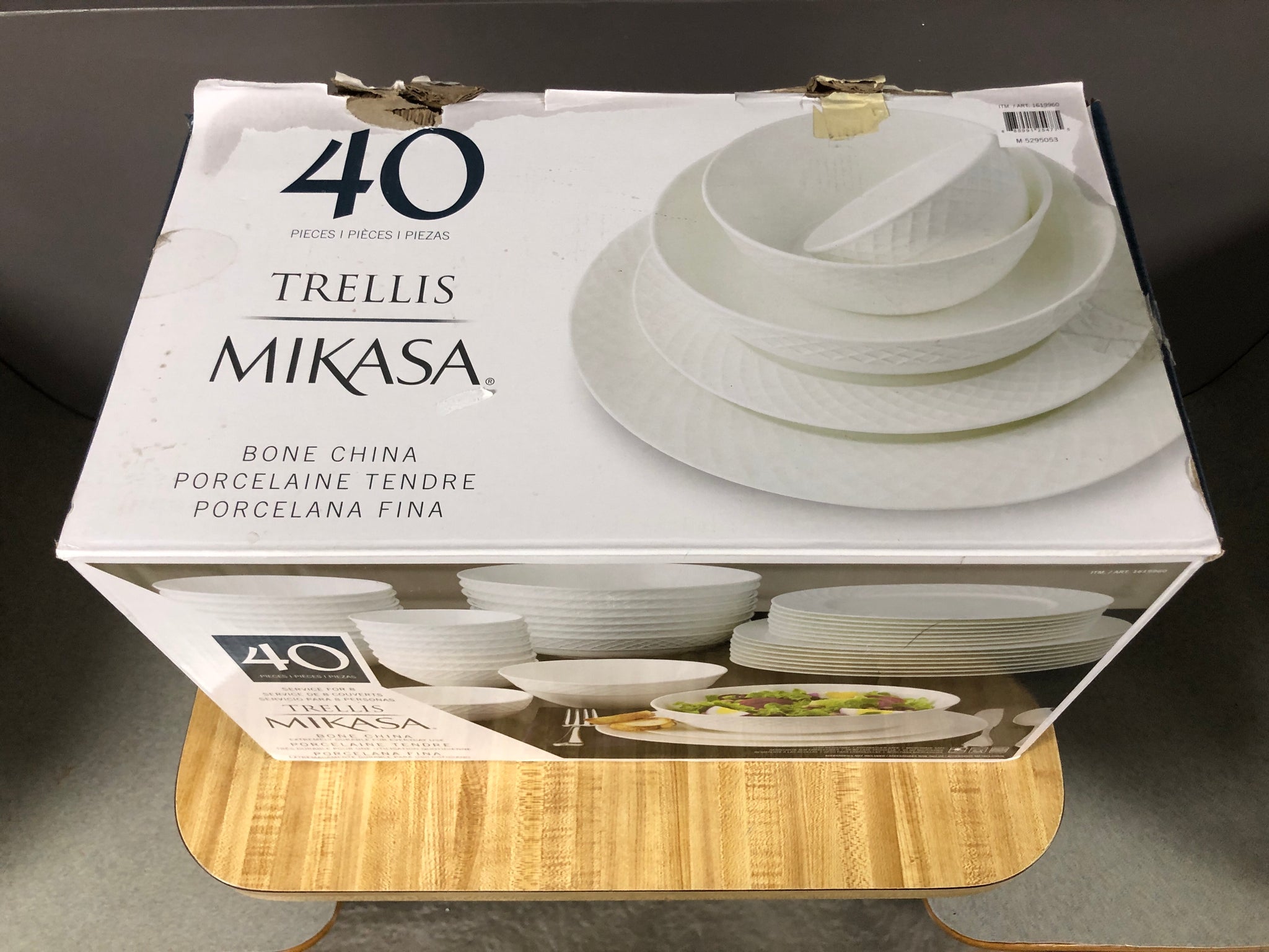 Mikasa Trellis Bone China 40 Piece Dinnerware Set
